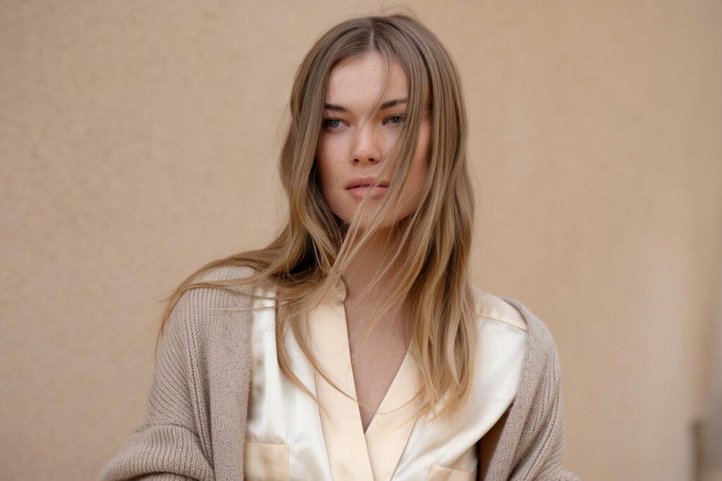 Cheveux fins : 10 idées de coupes et coiffures pour les sublimer - Youpomm